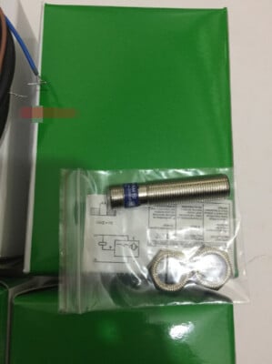 Schneider XS218BLPBL2 Proximity Sensor for sale