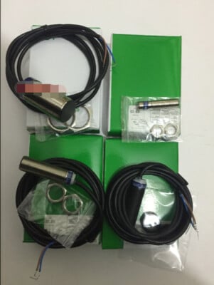 Schneider XS218BLPBL2 Proximity Sensor for sale