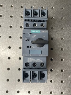 SIEMENS 3RV28111CD10 Motor Protective Circuit Breaker for sale