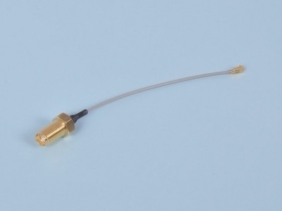 SMA Straight Bulkhead Jack to MCRF Right-Angle Plug on 1.13mm Cable, 210.00mm Length, 50 Ohms