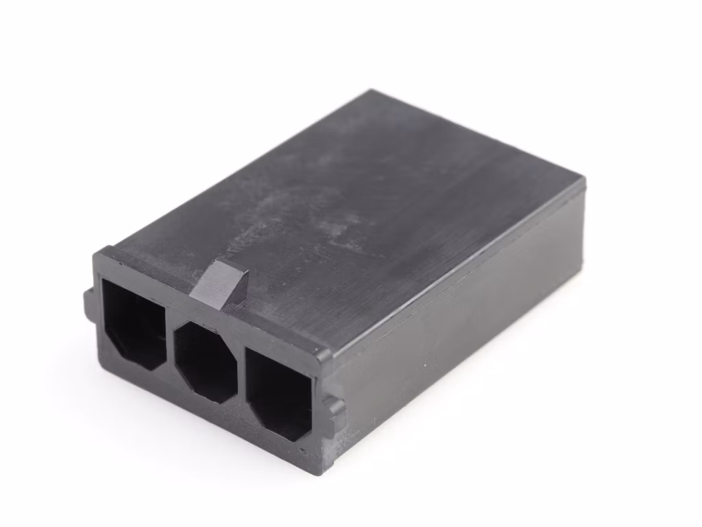 Sabre Plug Housing, 7.50mm Pitch, UL 94V-2, 5 Circuits, Natural