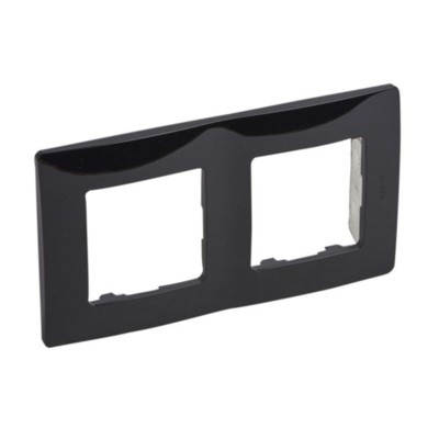 Niloé - Plate 3 gang aluminum - Horizontal/vertical flush-mounted frame - Matt lacquered thermoplastic IK04 - Snap-on cover 186x86mm