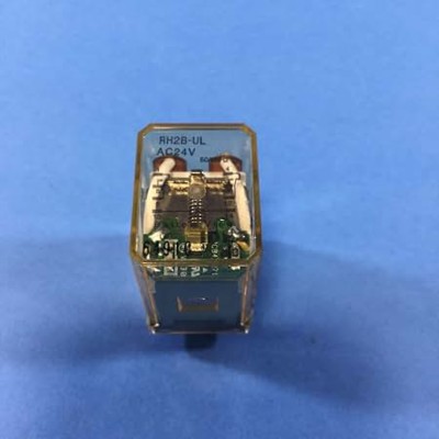 IDEC RH2B-ULD-DC24V
