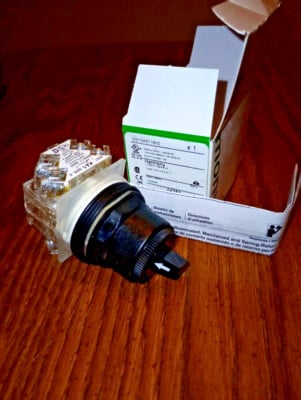 Schneider 9001SKS11BH2 Selector Switch for sale