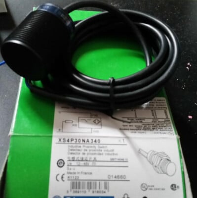Schneider XS4P30AB9D2 Proximity Sensor