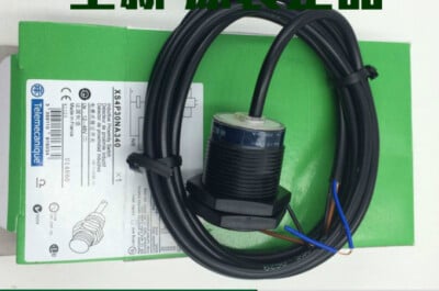 Schneider XS4P30NA340 Proximity Sensor for sale